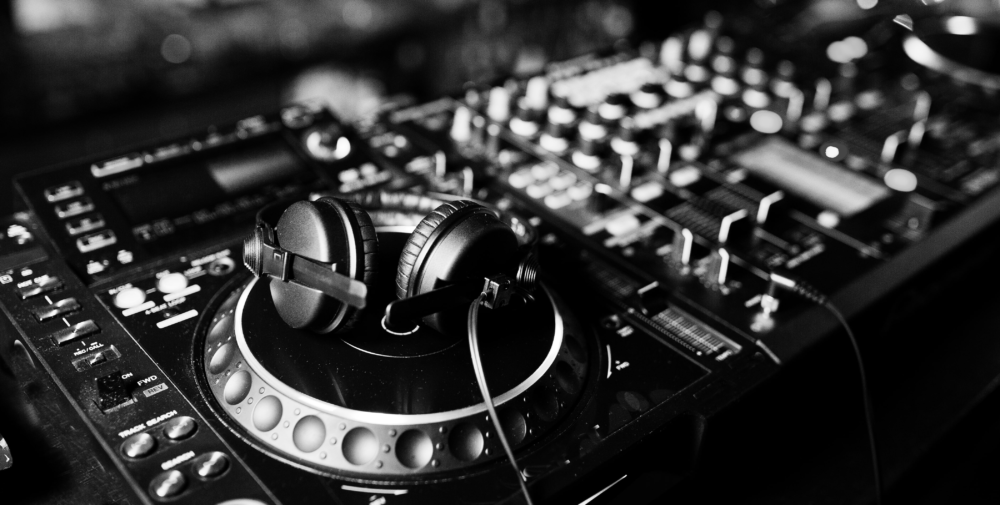 DJ – Music only - Moua Animation & Co.